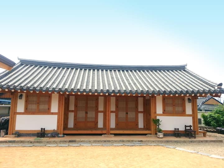 Gyeongju Traditional Style Hanok Guesthouse - 慶州