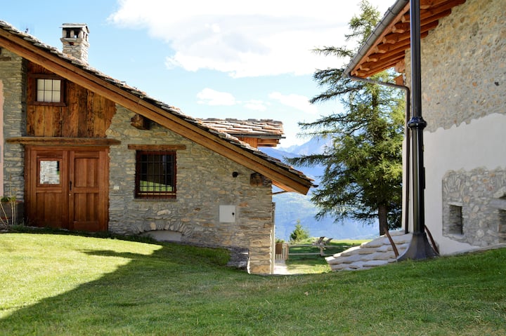 Splendida Mansarda 200 Mq A Vetan - Vallée d'Aoste