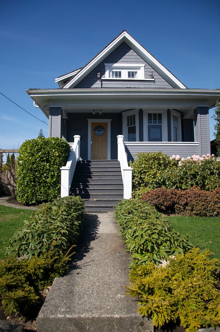 Beautifully Updated Home - North Vancouver