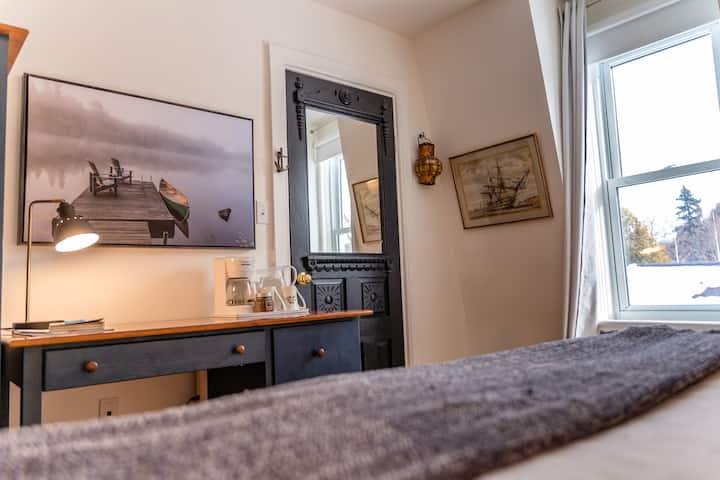 Quiet Location Downtown Huntsville (Lakeview Room) - Huntsville