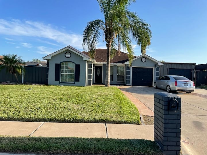 Your 4-bedroom Home Away From Home - Pharr, TX