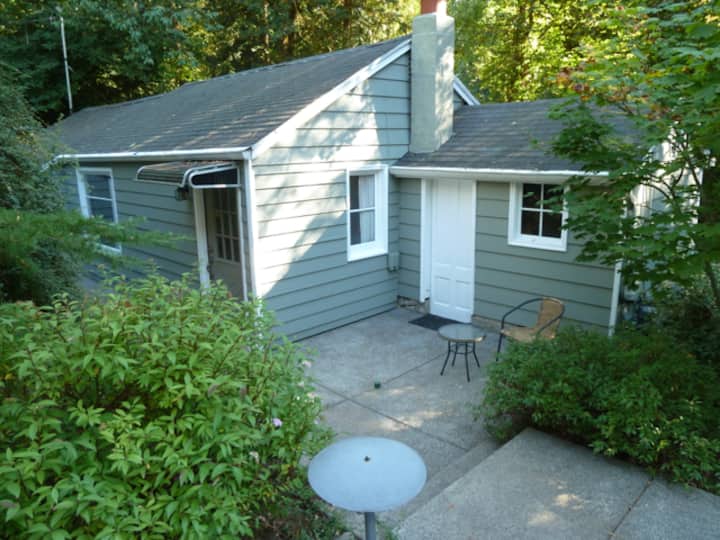 Cottage On The Creek In Lake Oswego - Lake Oswego, OR