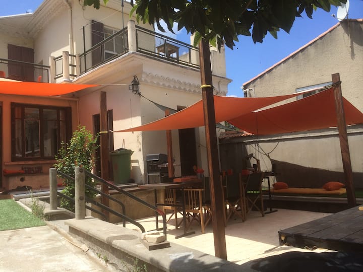 Jambo Guest House. P2+loggia Près Centre Ville - Nîmes