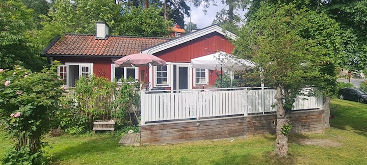 Two Red Small Houses Bye The Sea - Saltsjöbaden