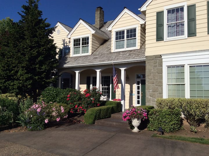 Pheasant Hill Carriage House - Lake Oswego, OR