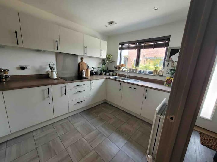Great Friendly Home, Quiet Neighbourhood, Parking - Bristol