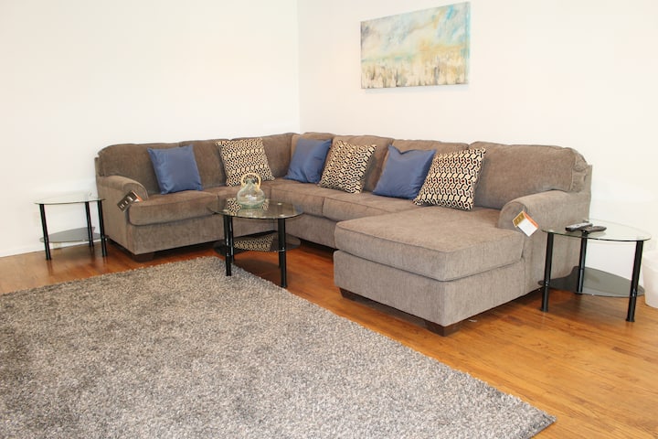 Dreamy 3 Br Beverly Hills Flat - Beverly Hills, CA