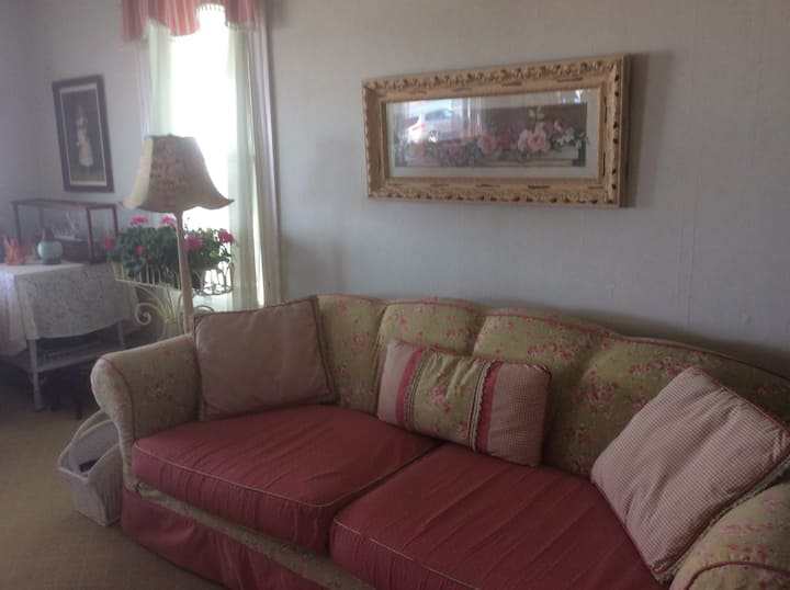 10 Steps To Beach/2 Twin Beds! - York