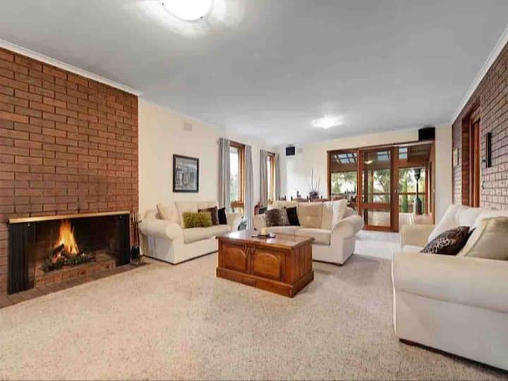 Cheerful Room With Spacious Bathroom - Box Hill