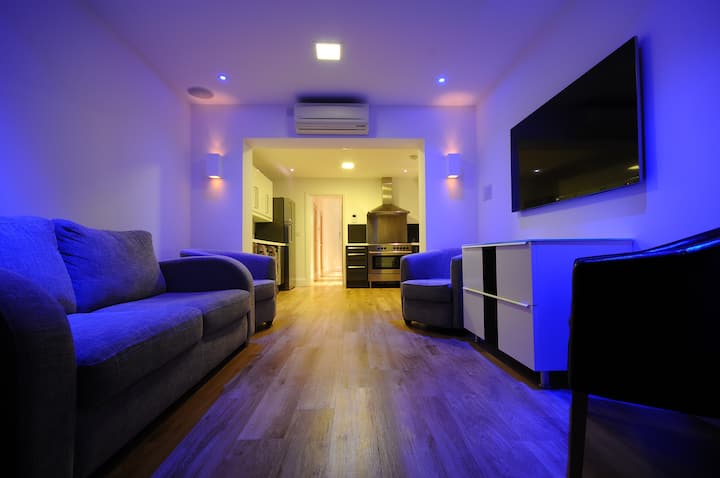 Luxury London Apartment Sleeps 6 - London, UK