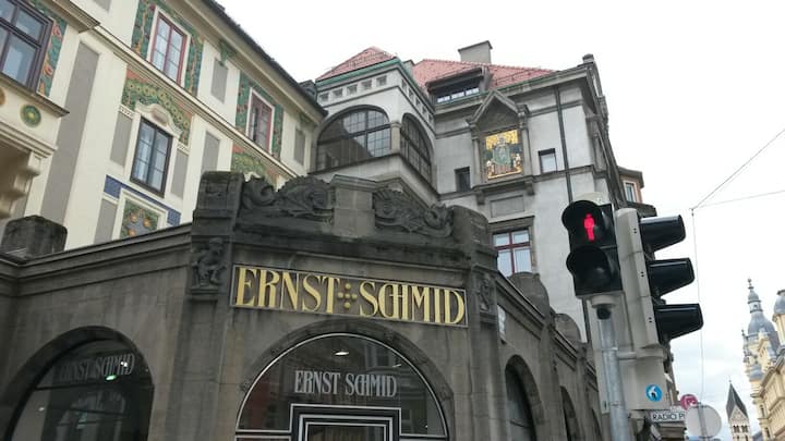 Large Flat Next To Triumphal Arc - Innsbruck