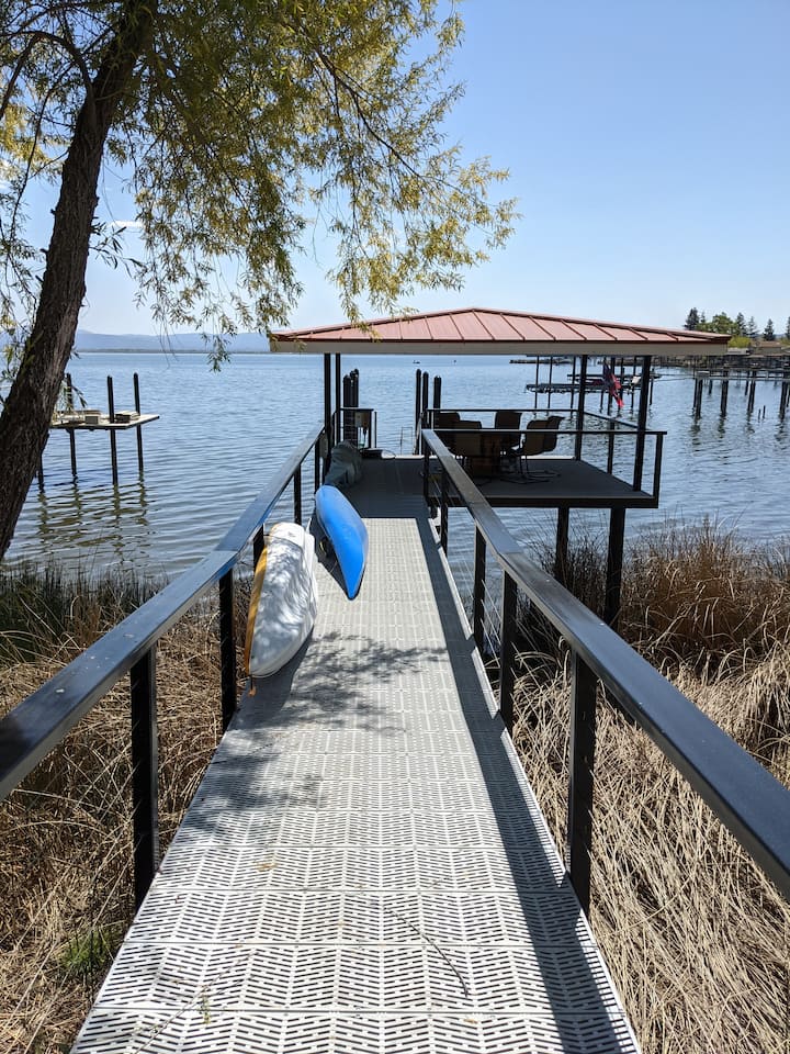 Lakefront Cottage At Rocky Point - Lakeport, CA
