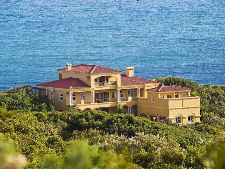 Whale Tails Beach House Self-catering - Sedgefield