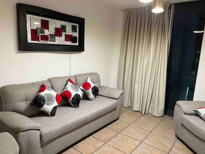 Apartamento Tranquilo, Cama King, Zona Minerva - Guadalajara, Mexico