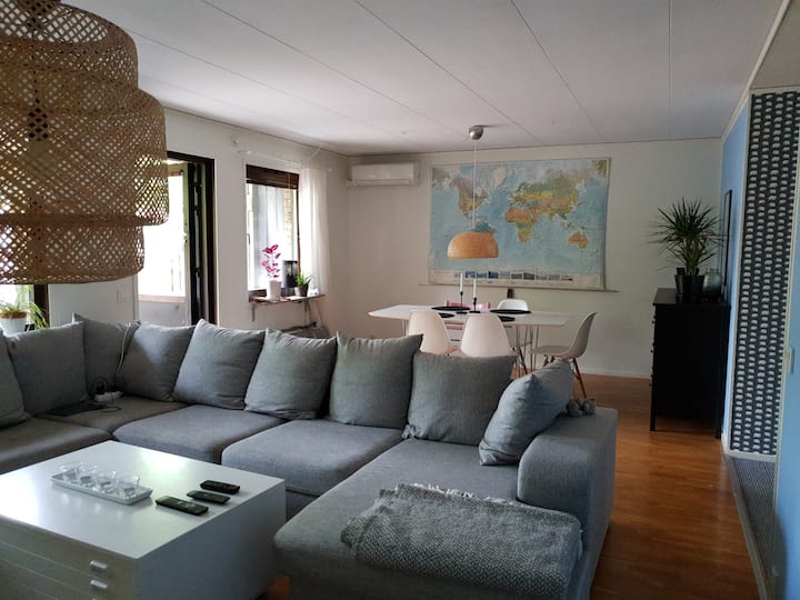 Mysigt Radhus Med Nära Till Centrala Ystad. - Ystad