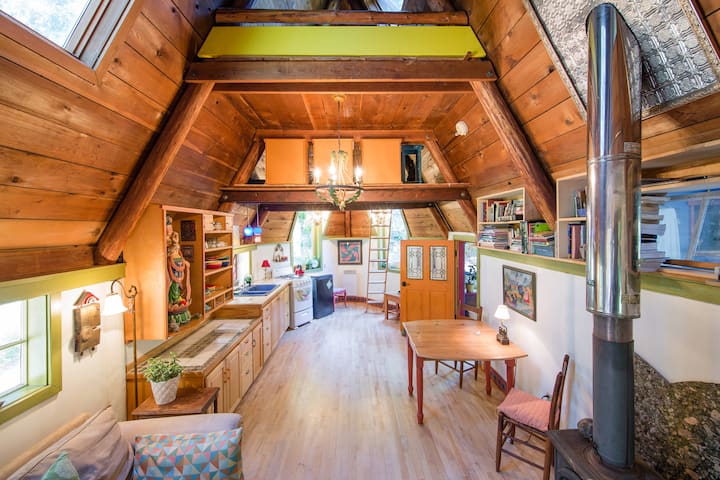 Storybook Cabin - Vashon, WA