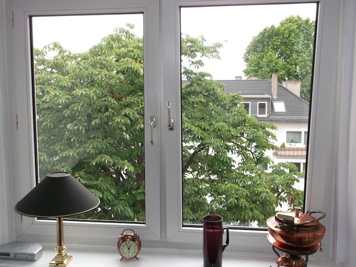 Old Building Apartment Westend Near Trade Fair - 