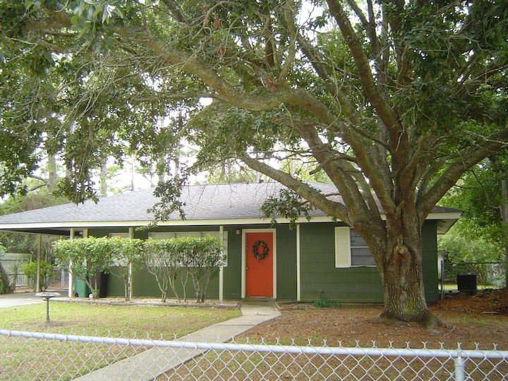 Linda Cottage - Ocean Springs, MS