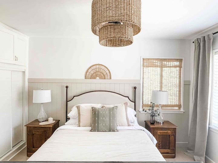 Cozy Lake Balboa Home - Los Angeles, CA