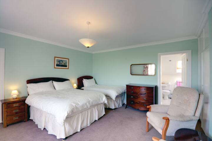 East House  Double, Twin Or Triple Room - Craster