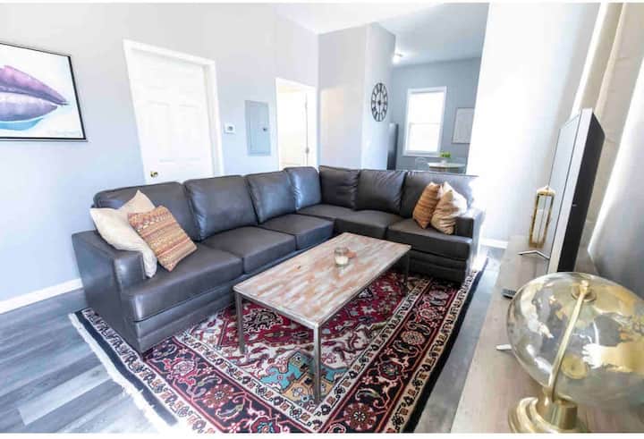 Great Location. 5min To Mccormick Place. Downtown - 