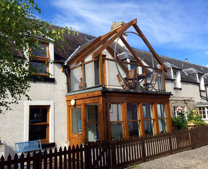 Quiet, spacious city cottage close to River Ness - Houses for Rent in ...