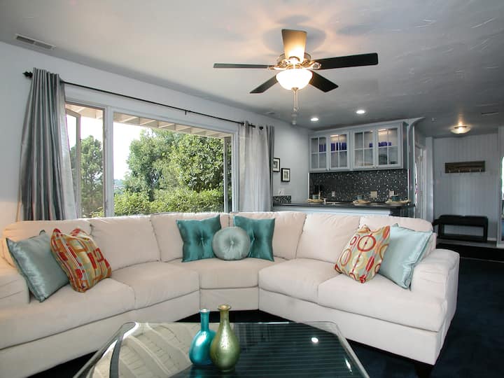 Picturesque Bluffside Apartment In Home - Colorado Springs, CO