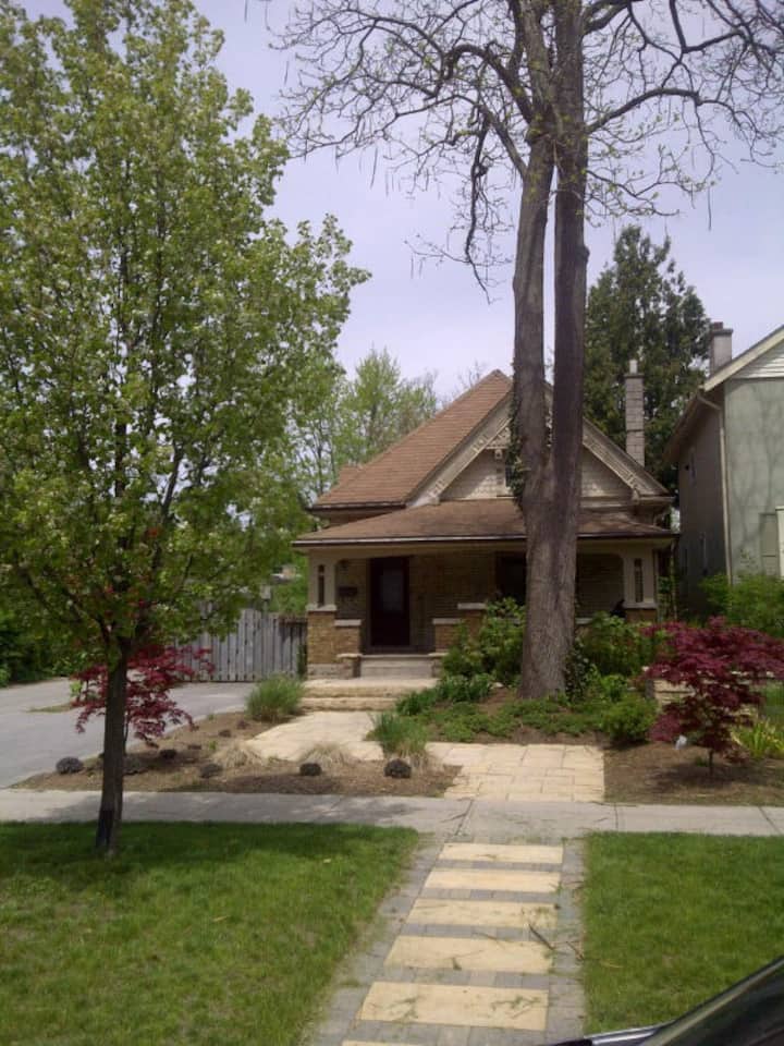 Piccadilly Heritage Executive Suite - London, Ontario