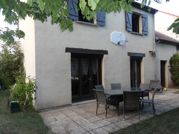 Maison 10 Pers, Cheminée, Parking Gratuit, Fibre - Bourges