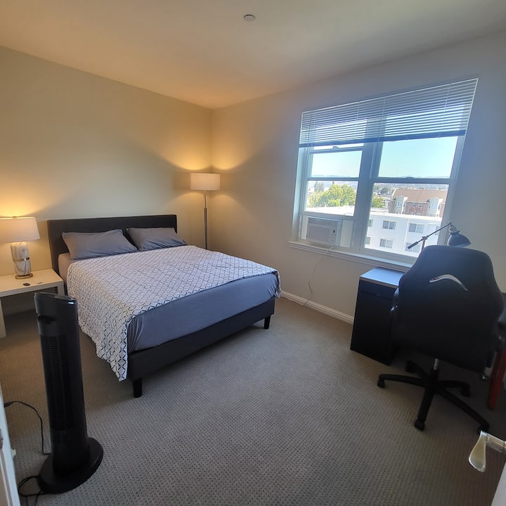 Modern Bed & Bath In Penthouse By Lake Merritt - Oakland, CA
