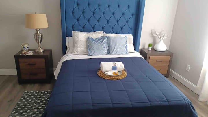 Cozy Living, Kitchen | Fast Wi-fi & Free Parking - Staten Island, NY