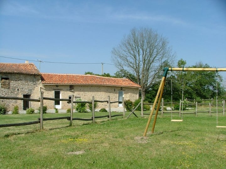 Naturiste : Maison De Campagne Piscine Chauffée - Parthenay