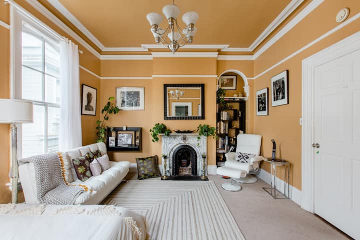 Large Art Filled Suite Next To The Painted Ladies! - San Francisco, CA