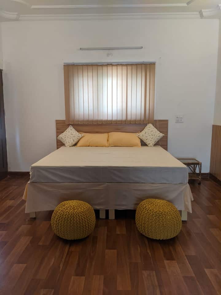 Cheerful- 1 Large Size Bedroom On Main Canal Road - Dehradun