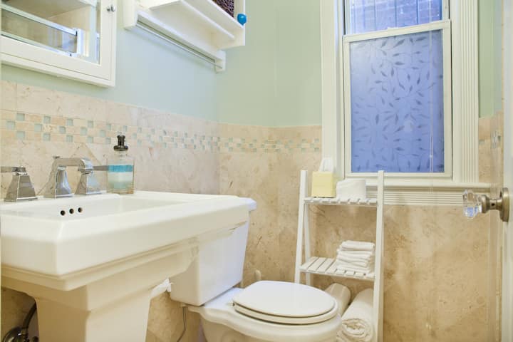 Location, Location And Lovely!  Separate Kitchen🔔 - Washington, D.C., DC