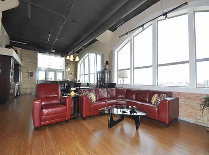 T Eaton Lofts Executive Apartment - Saskatoon