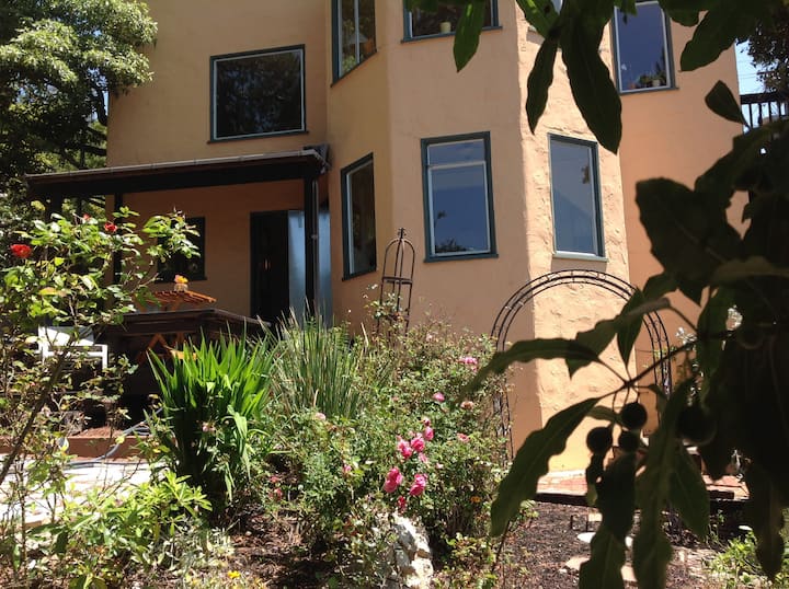 Berkeley Hills Getaway - El Cerrito, CA