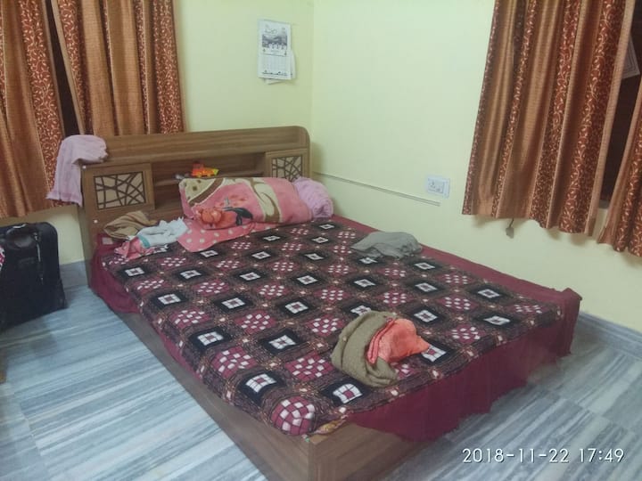AC room (east) @ G floor - Houses for Rent in Patna, Bihar, India - Airbnb