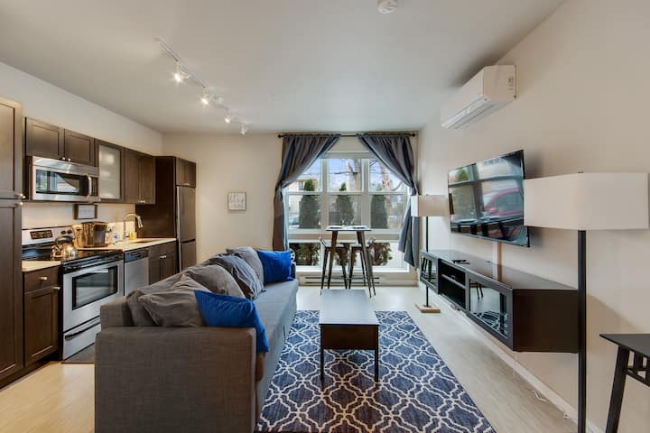 Modern-fast Wi-fi-parking-w/d-tap Stays - Minneapolis, MN