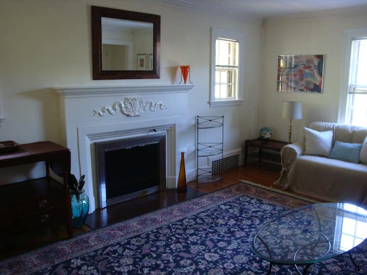 3 Bed Apt In Newton Marathon Route - Newton, MA