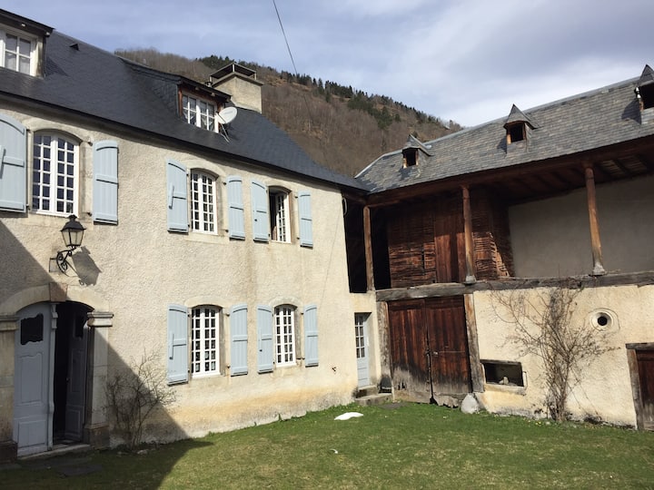 Maison Ancienne, Agréable, Reposante, Spacieuse Et Confortable, Pouchergues Proche Loudenvielle. 
8 Personnes - Loudenvielle
