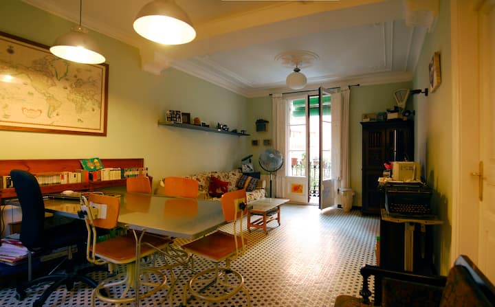 Double Bed- Ramblas- Charming - Barcelona