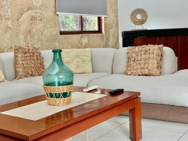 Cancún  Muy Céntrico Bonito Y Amplio Departamento - Cancún