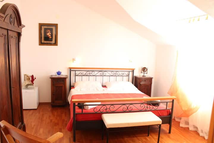 Stylish Room, The View, Near Center - Bol