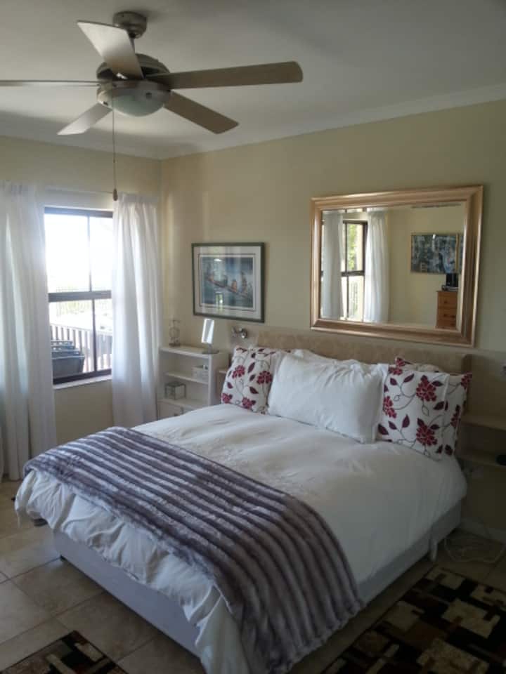 Beautiful Rooms Overlooking Lagoon - Fisherhaven