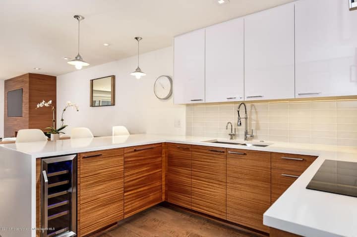 Amazing Remodeled Condo, 2 Blocks To The Gondola - Aspen, CO
