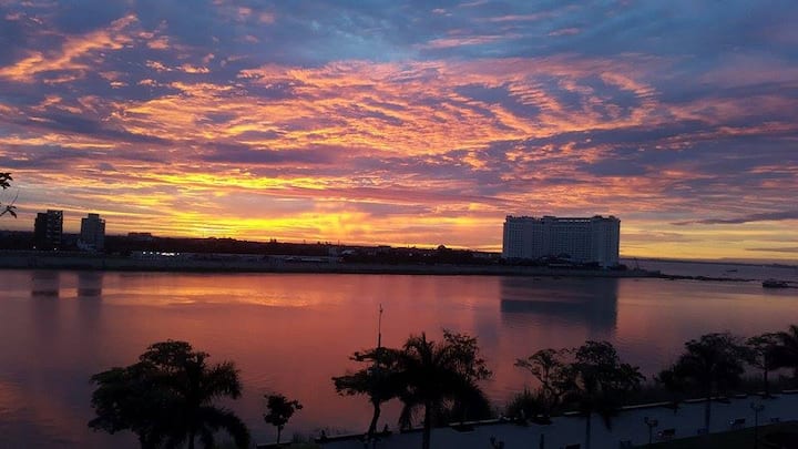 Rooftop Accomodation At Riverside - Phnom Penh