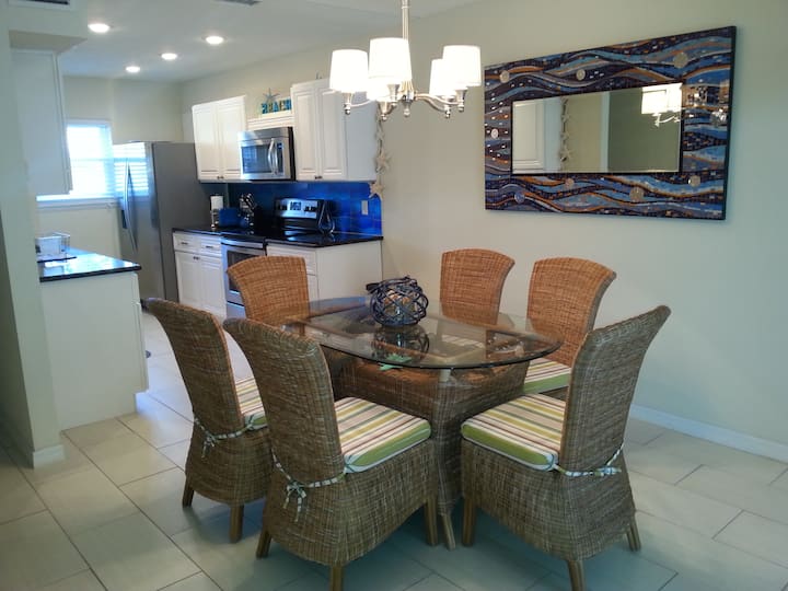 Coastal Townhouse Across Street From Beach - Indian Shores, FL