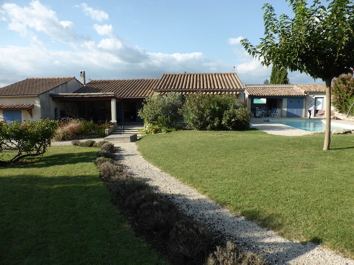 Villa De Plain Pied Avec Jardin Et Piscine - Drôme
