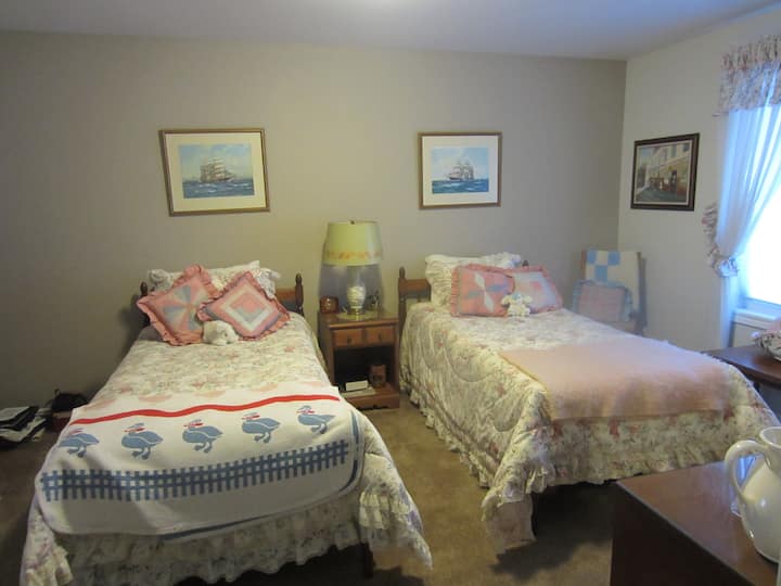 Poplar Lane Farm - Twin Beds - St. George